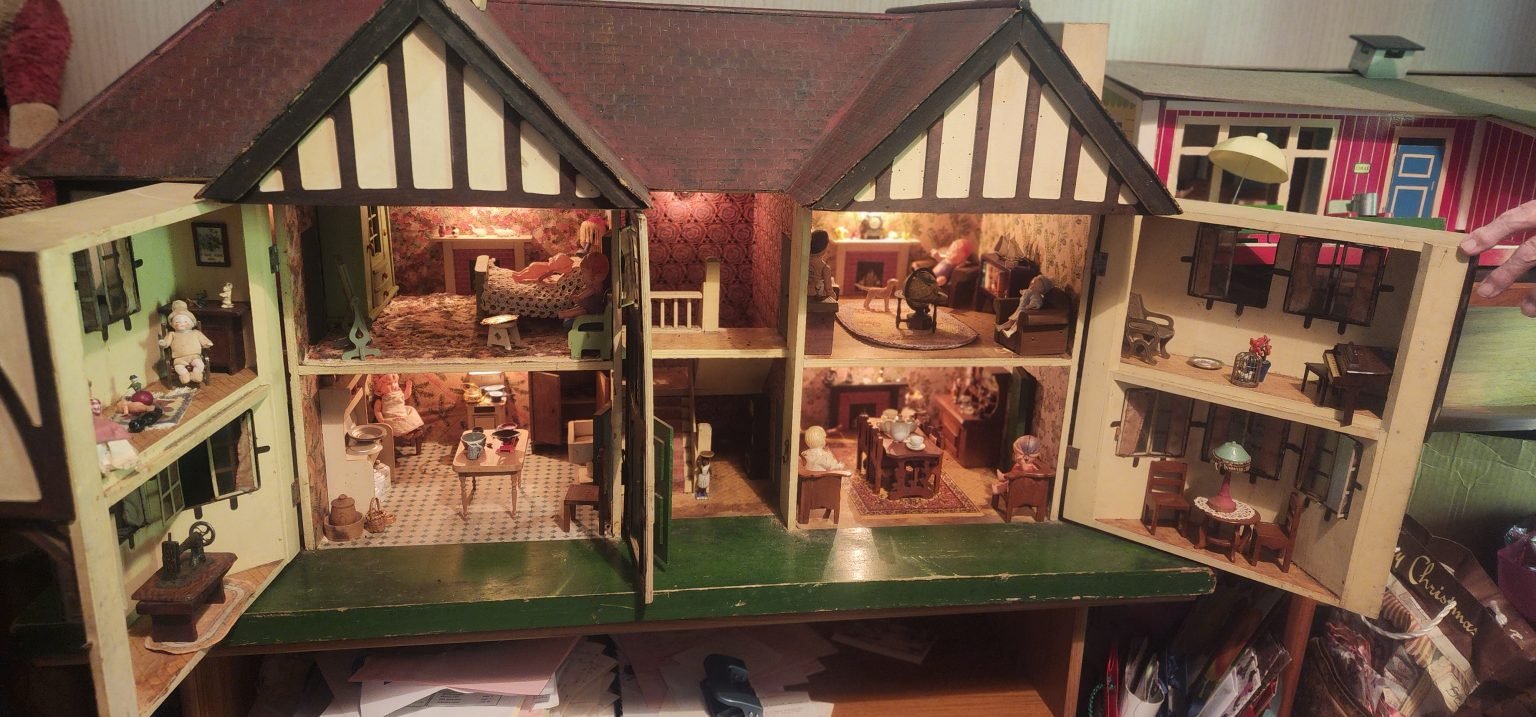 50 years of Doll Houses - Miniature Time Traveller